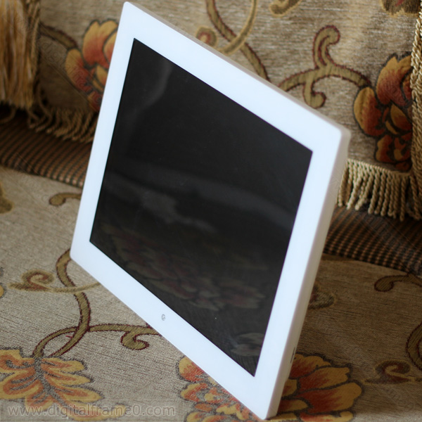 12 inch mirror-finished digital photo frame in white